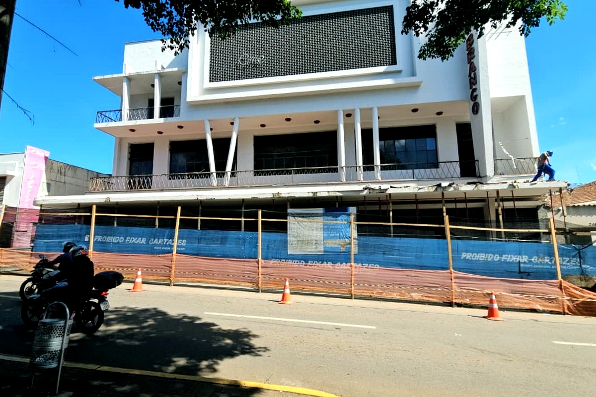 Restauração do Cine Rio Branco avança com recuperação da marquise ...